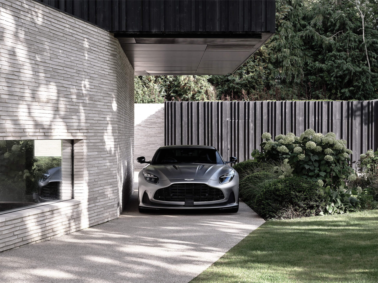 ICON(S) – ASTON MARTIN—MAGAZINE