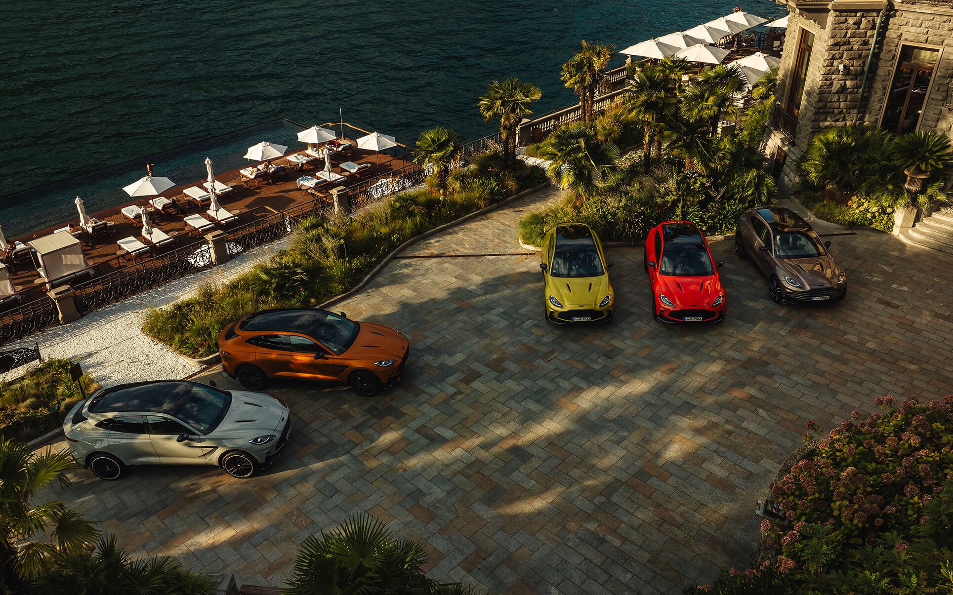DBX 707 – ASTON MARTIN—MAGAZINE